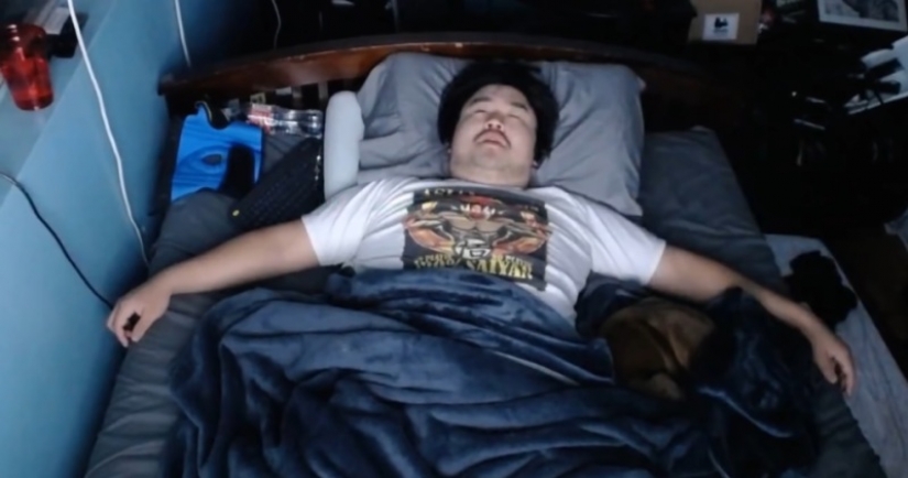 Streamer from the United States tried to go to sleep live stream and ...