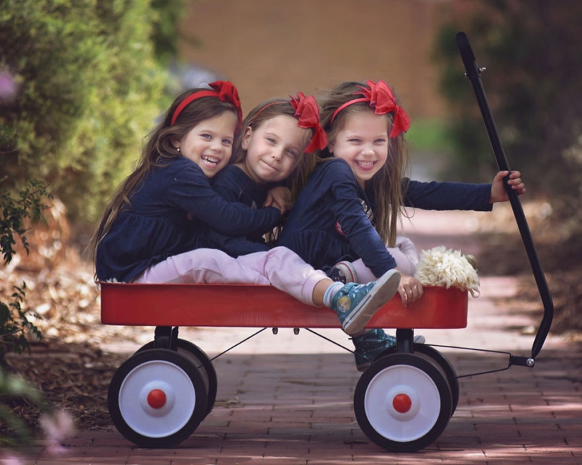 Mamá toma fotos de sus hijas trillizas mientras crecen, y es adorable ...