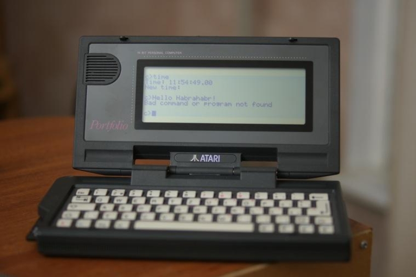 Atari Portfolio: Terminator 2 laptop - Pictolic