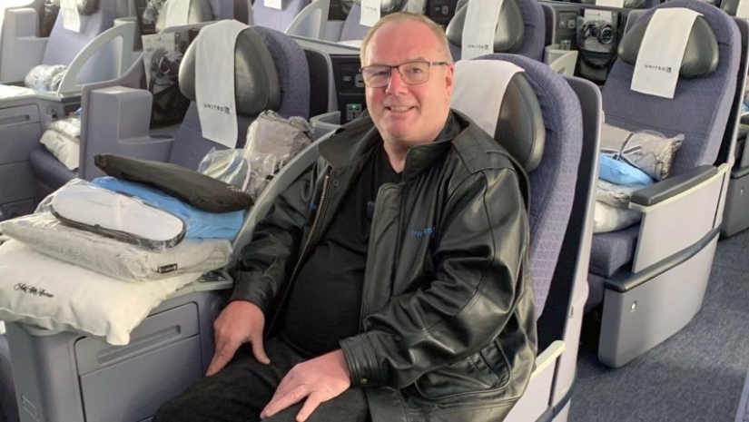 How American Tom Stuker Became the Air Travel Record Holder - Pictolic