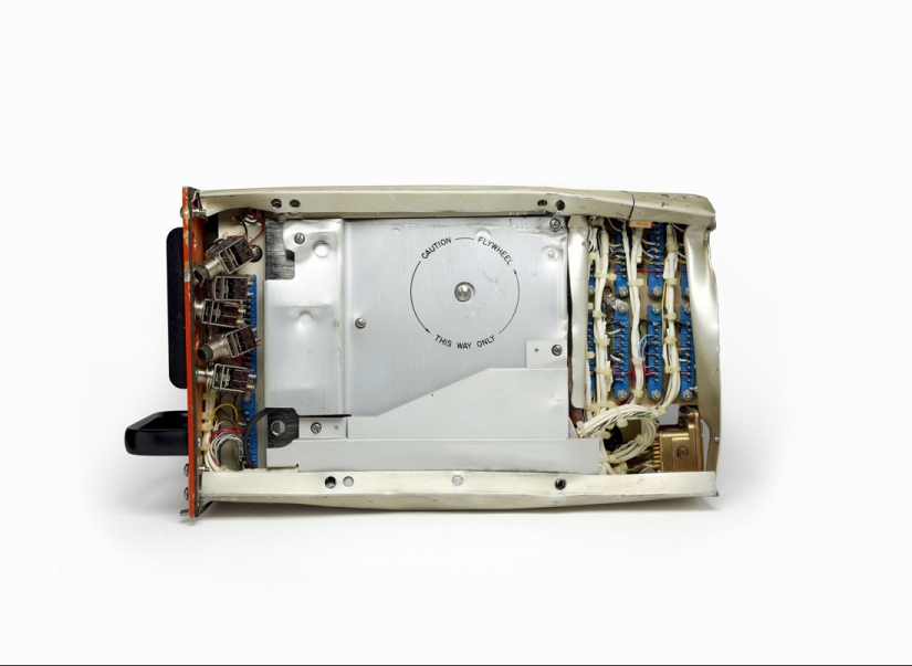 What do black boxes look like? - Pictolic