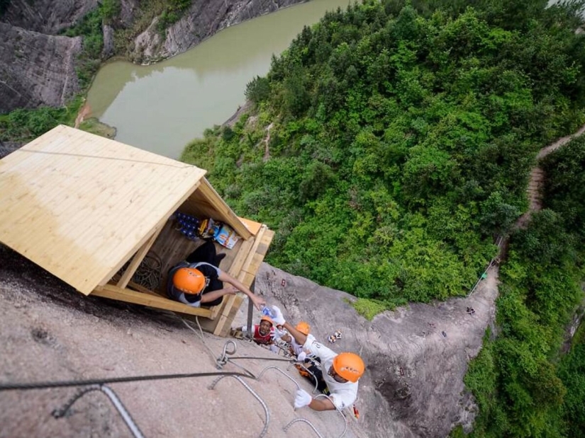 What does the most inconvenient store in the world look like? - Pictolic