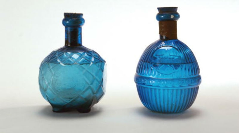 What did the very first fire extinguishers look like? - Pictolic